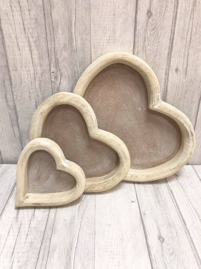 KI5870 / Set of Distressed Wood Heart Trays | 19516 | Interior Decor ...