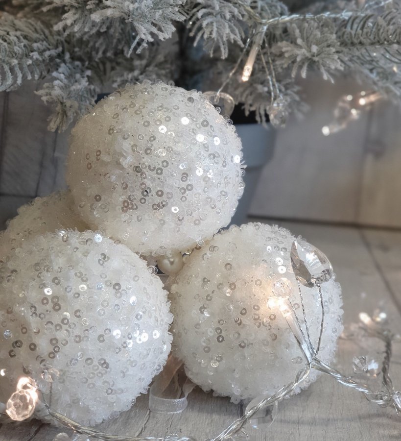 Winter White Bauble | | Christmas Decorations / Baubles | Noël & Co