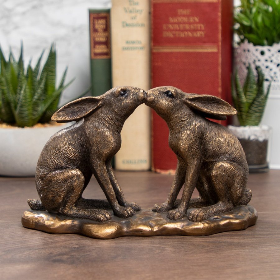 LP41951 / Bronzed Reflections Ornamental Kissing Hares 25cm | 39578 ...