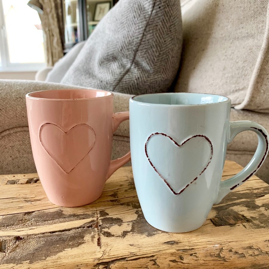 KG0620 / Blue/Pink Heart Embossed Mugs | 42365 | Kitchen & Dining ...